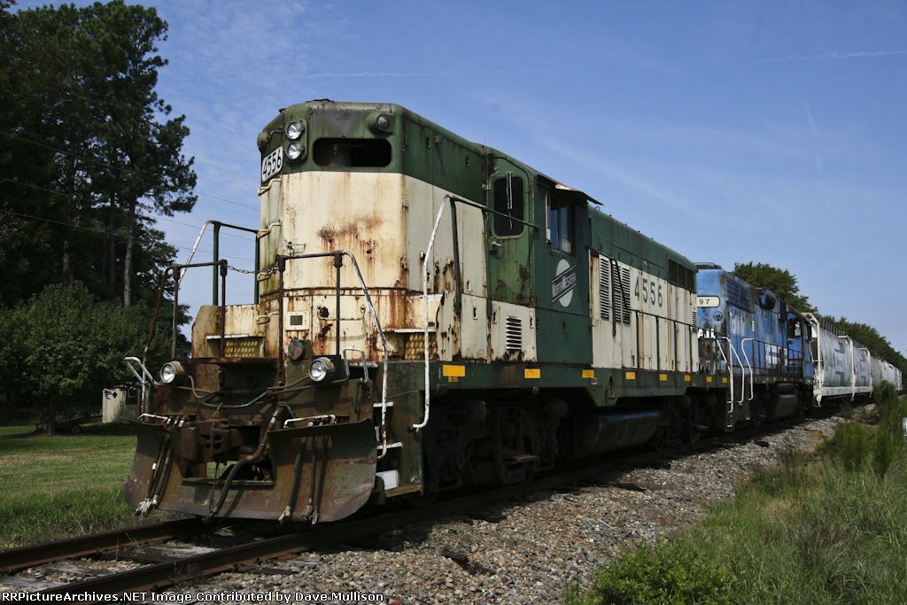 Former CN&W GP 9
